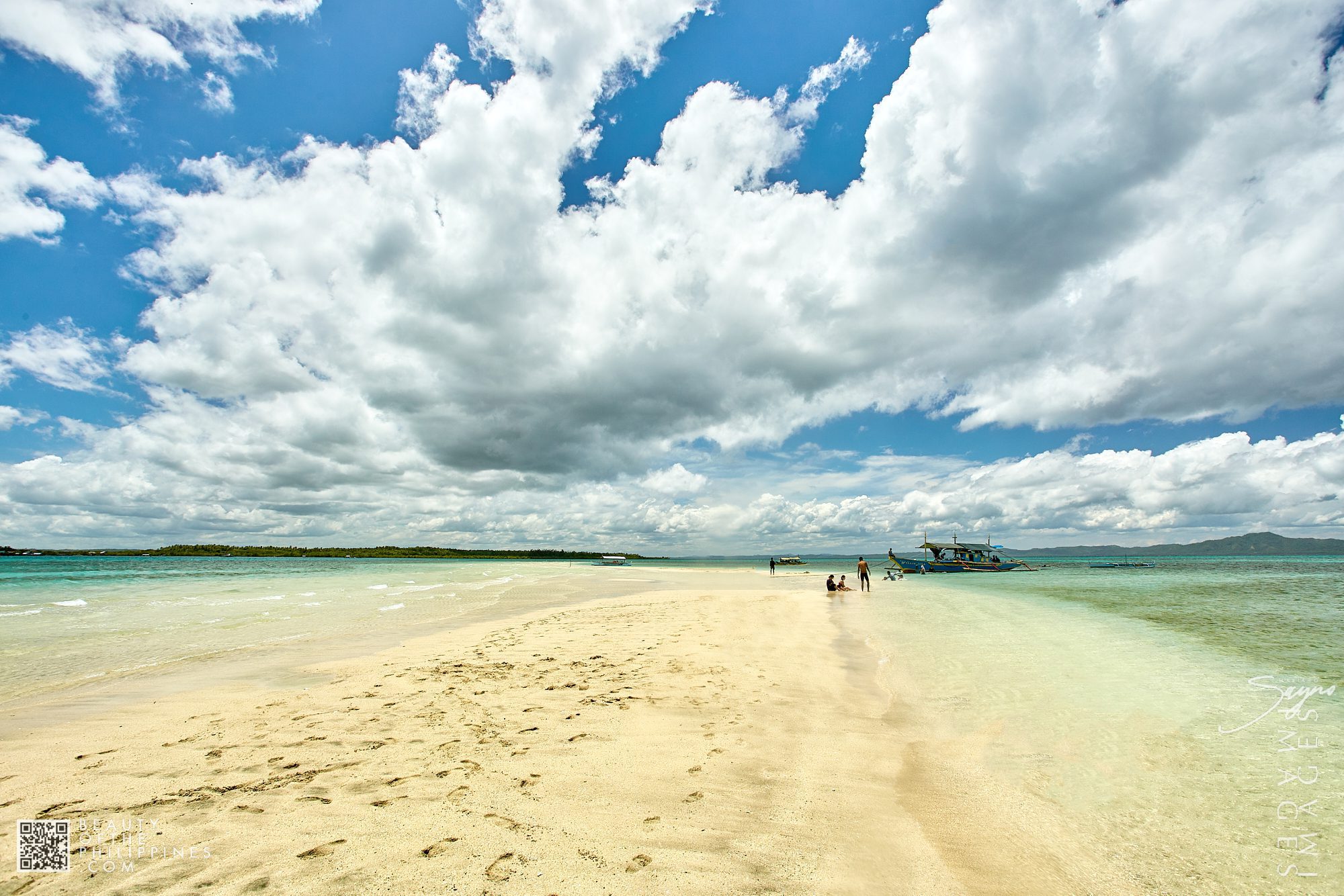 Pulong Pasig Sandbar: Walking the Endless White Sands of Calauag | The ...