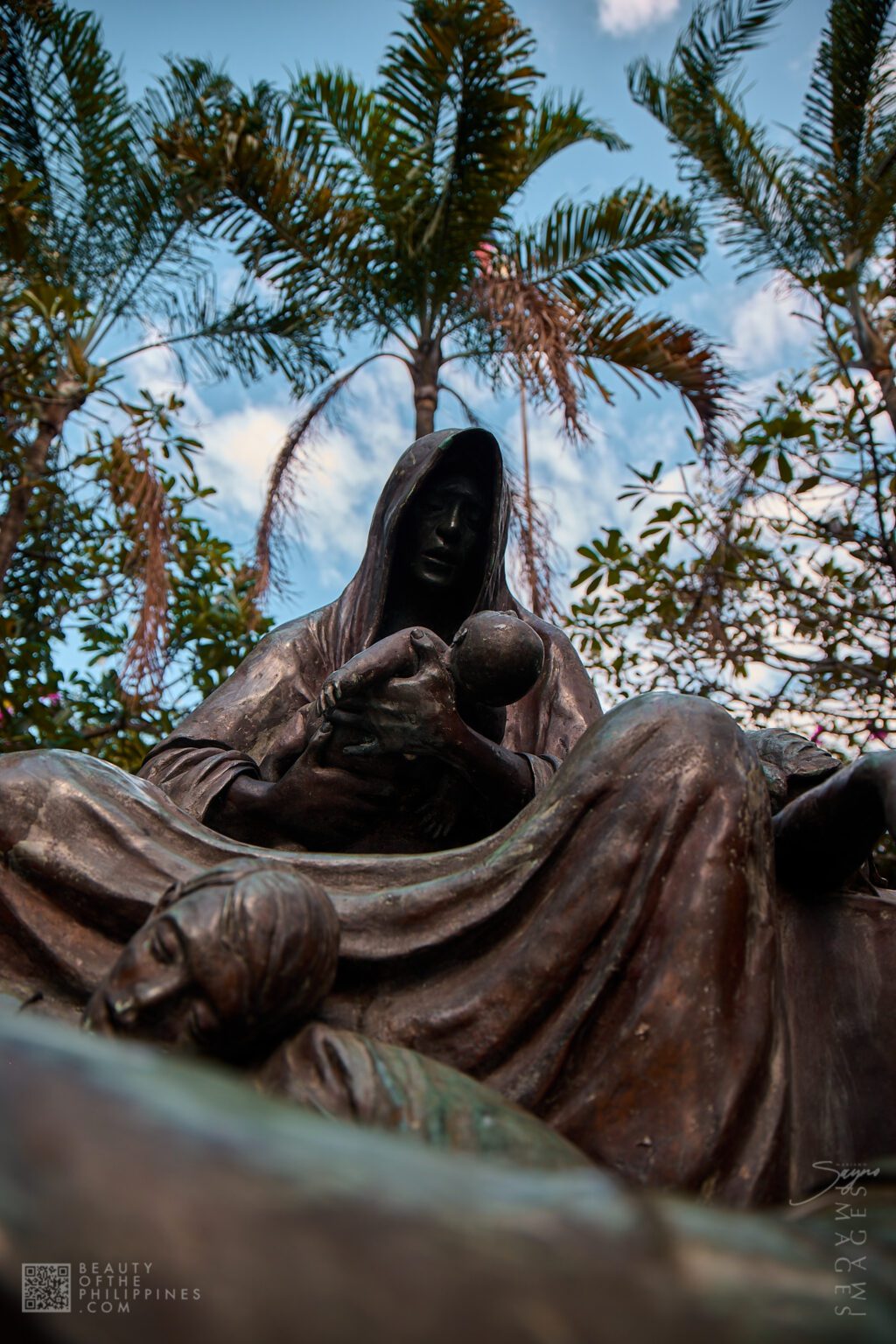 Memorare Manila 1945: A Quiet Memorial to the Civilian Tragedy of the ...